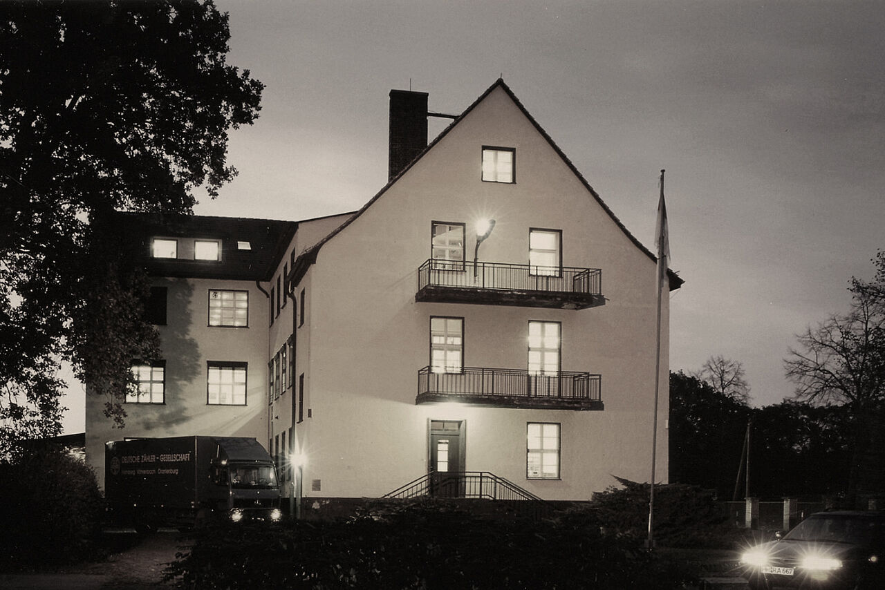 Company history: DZG